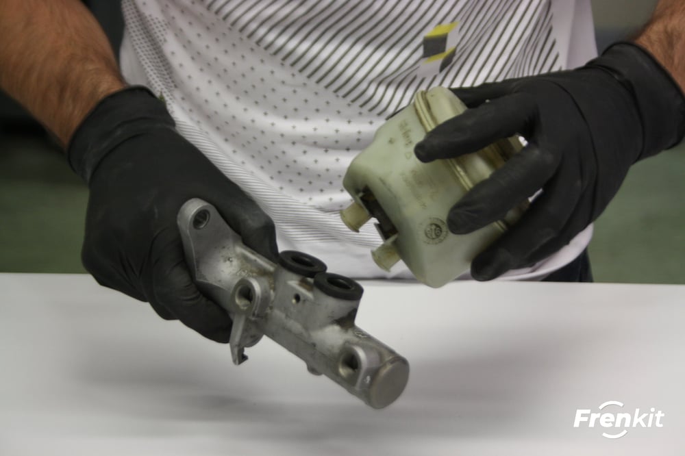 How to dismantle a brake master cylinder