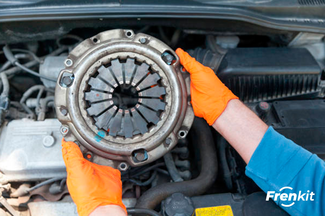 Pasos para reparar el embrague de tu coche